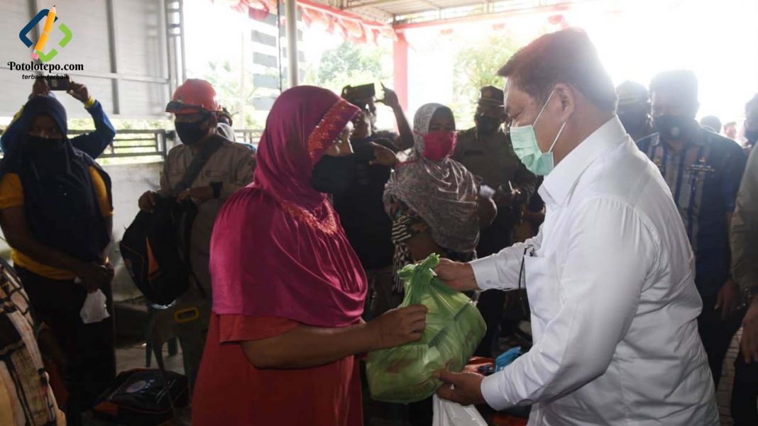 HM Ali Yusuf Siregar Tinjau dan Beri Bantuan Korban Puting Beliung di Desa Klambir Lima Kebun ...